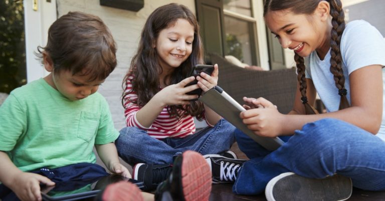 How To Set Meaningful Technology Rules For Your Family That Work